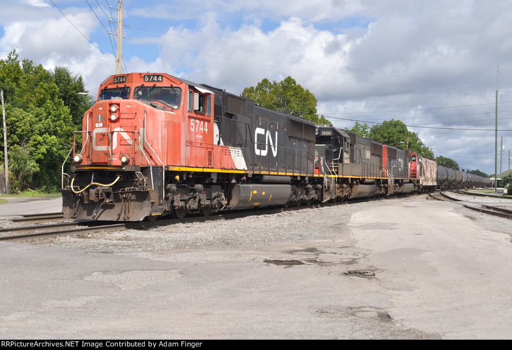 CN 5744 on NS 64Q