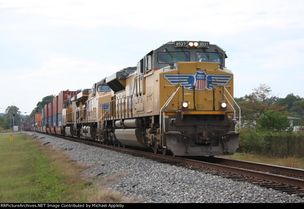 UP 8527 leads KLBNS (NS 22G) into Meridian.