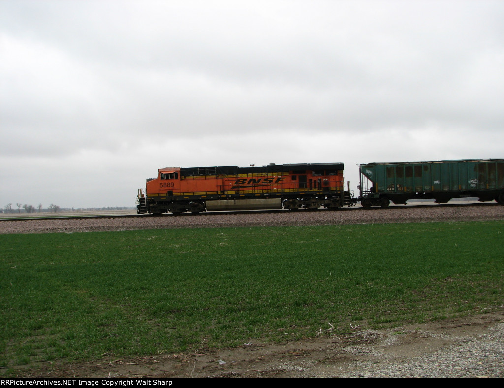BNSF 5889