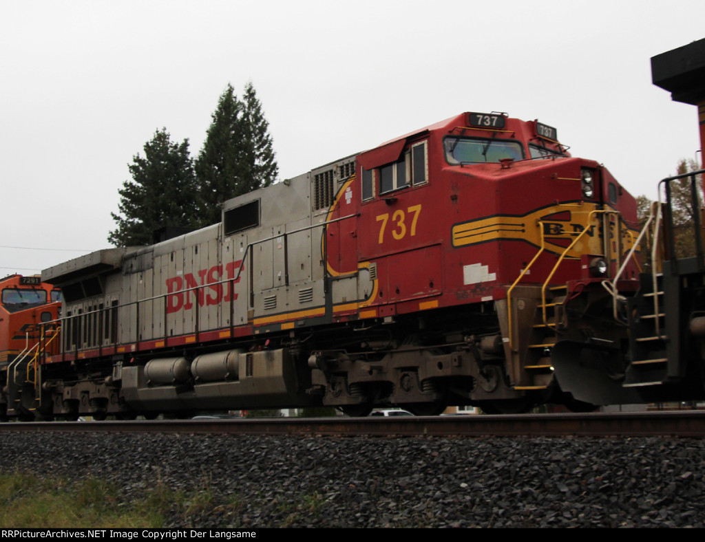BNSF 737