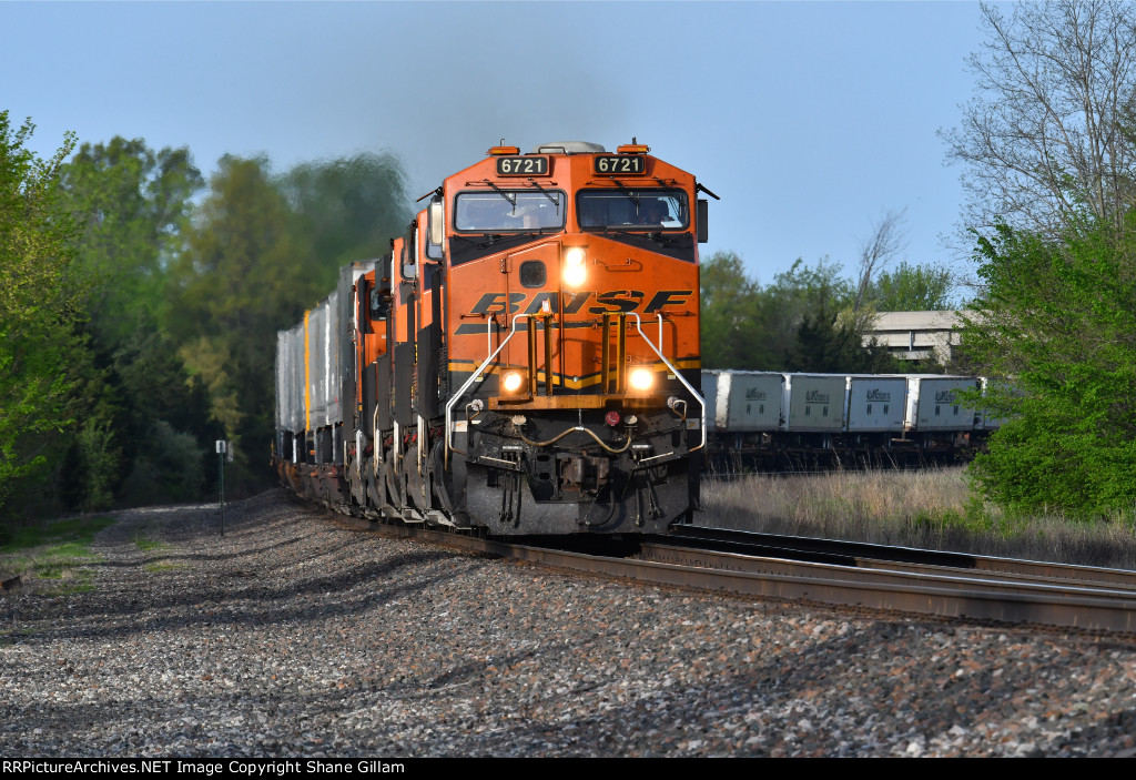 BNSF 6721 Screaming!