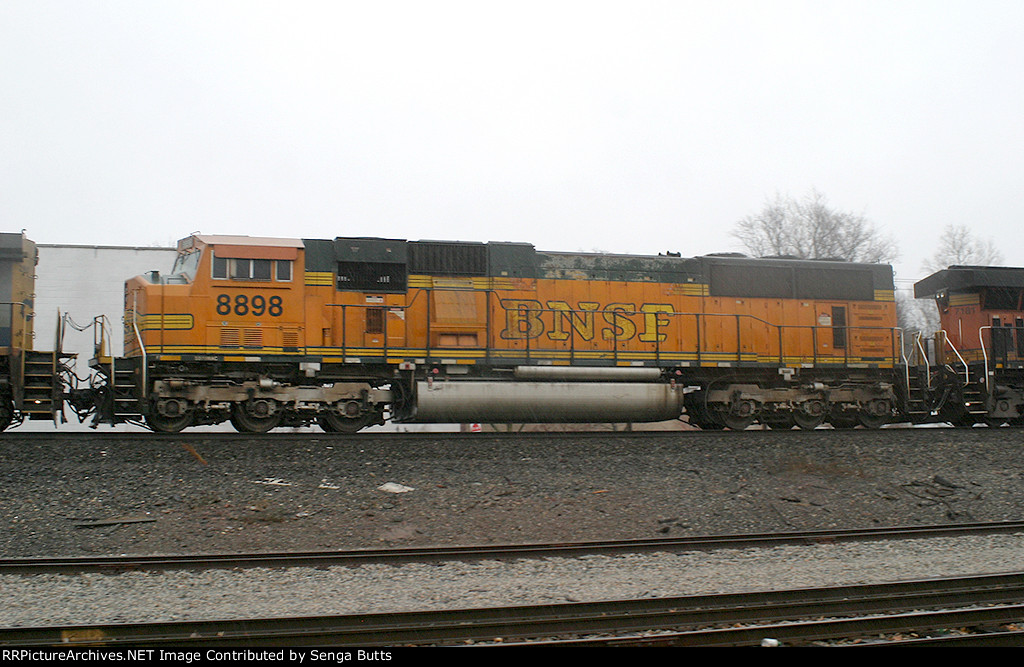 BNSF 8898 SD70MAC on CSX K161
