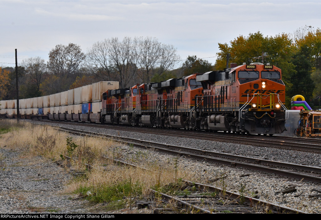 BNSF 8000