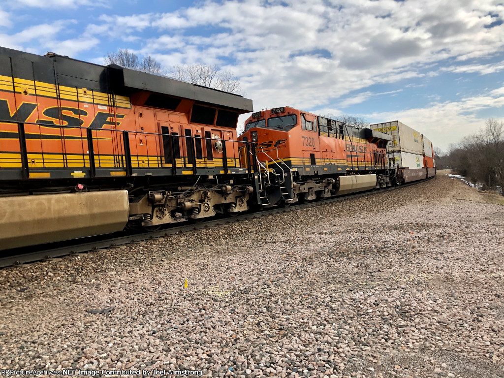 BNSF 7320
