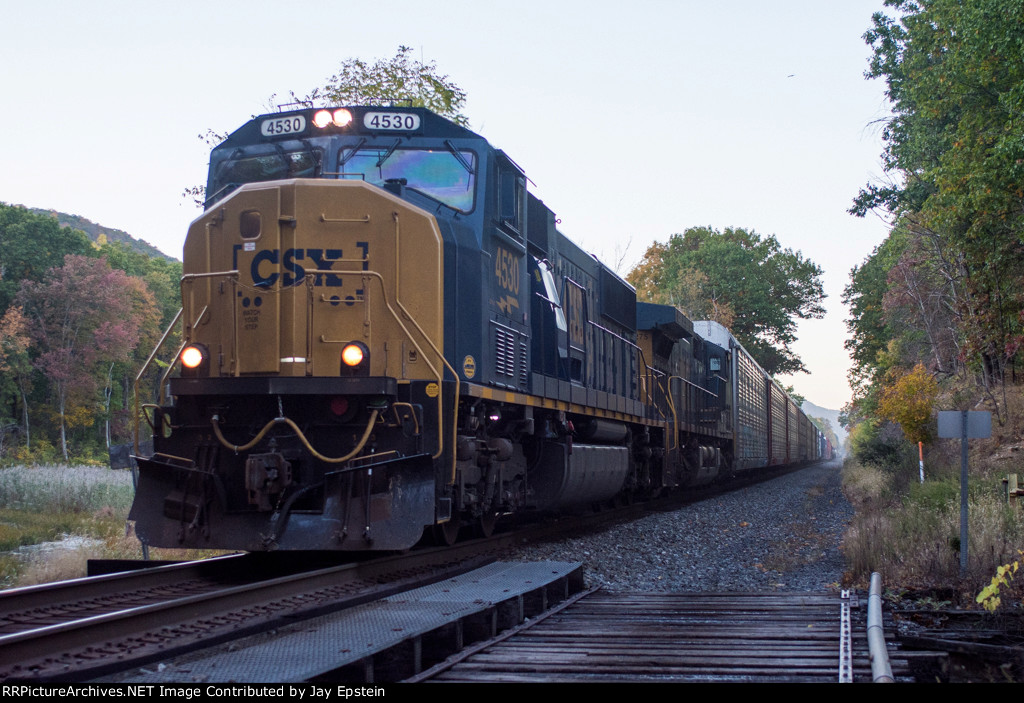 CSX 4530 leads a manifest south at CP-80