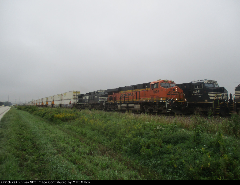 BNSF 7076