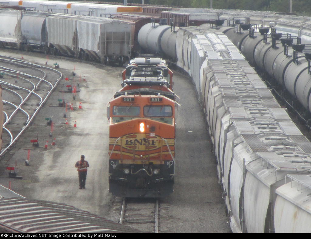 BNSF 551