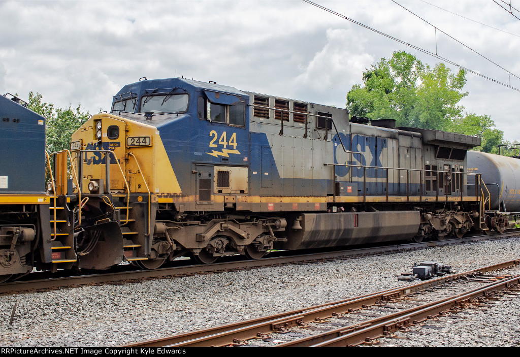CSX AC4400CW #244 on Q404