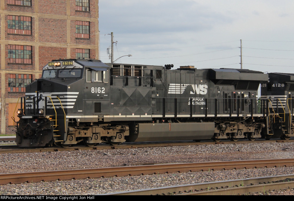 NS 8162