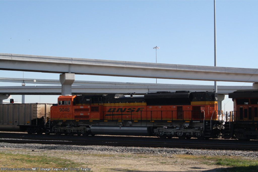 BNSF 9048
