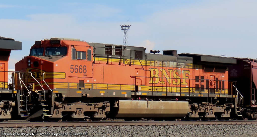 BNSF 5668