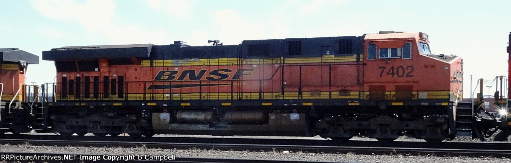 BNSF 7402