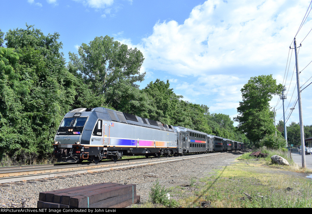 NJT Train # 1723 arriving into Ramsey Main St Station with an ALP45DP multilevel set