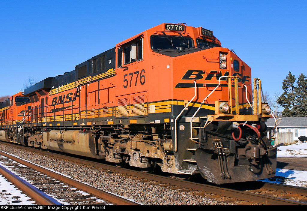 BNSF 5776