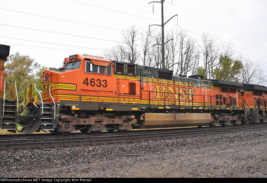 BNSF 4633