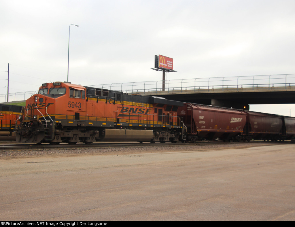BNSF 5943 DPU
