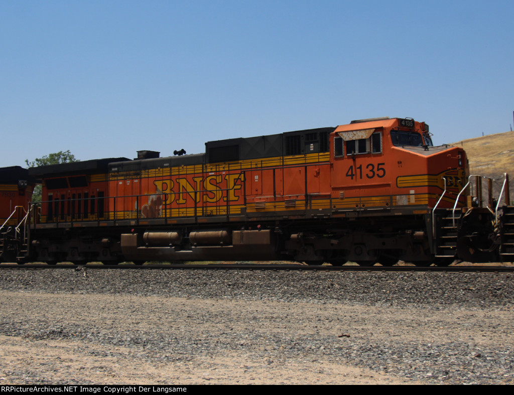 BNSF 4135