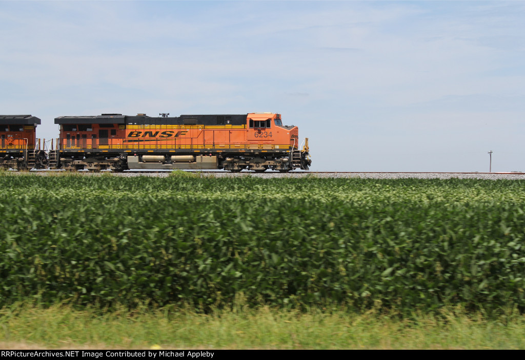 BNSF 6234 pan shot.
