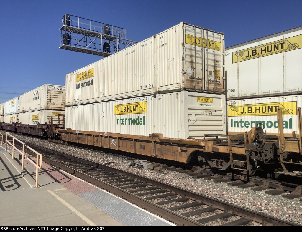 Two J.B. Hunt Containers Head East Past Commerce