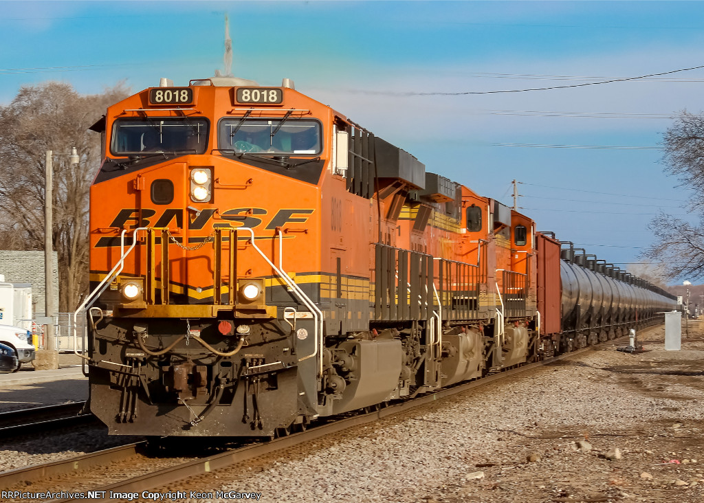 BNSF 8018 EAST
