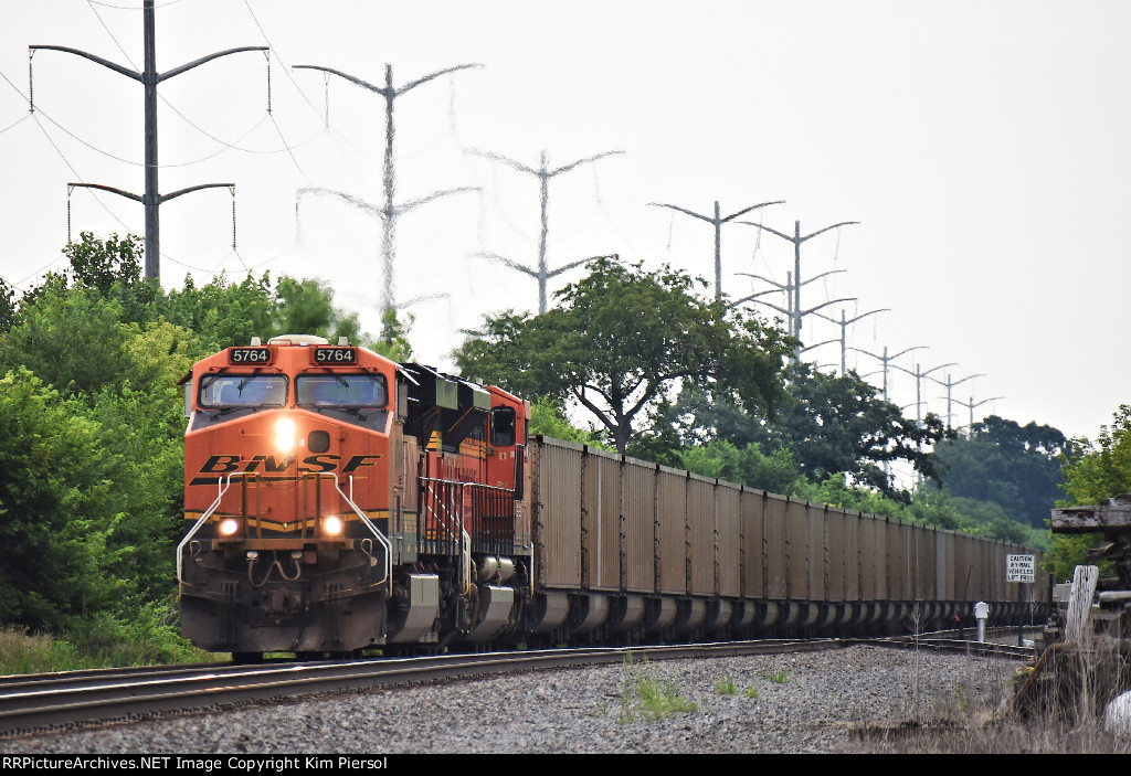 BNSF 5764