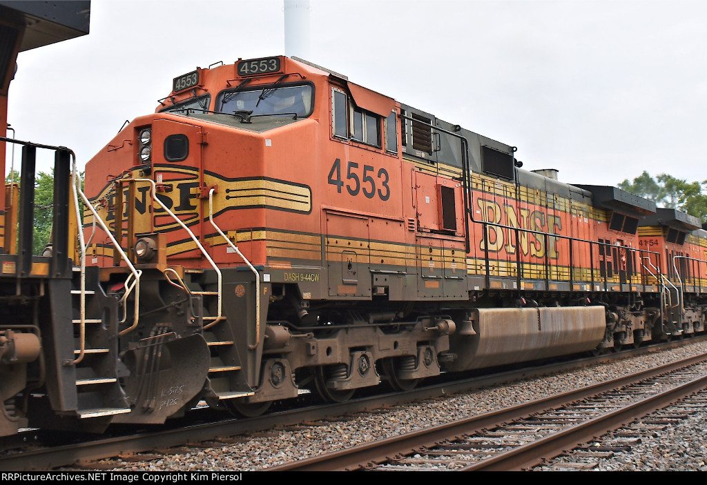 BNSF 4553