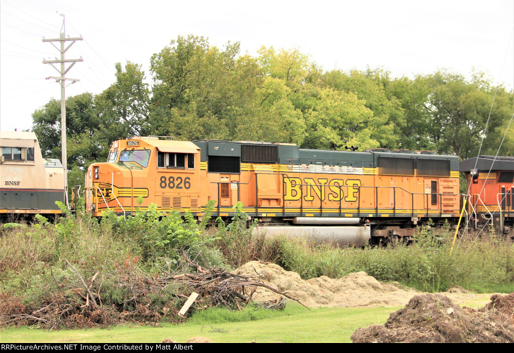 BNSF 8826