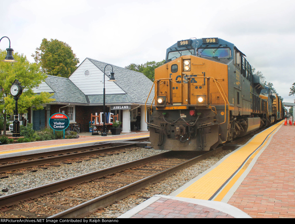 CSX 998 leads southbound Q409-12 past the station in town