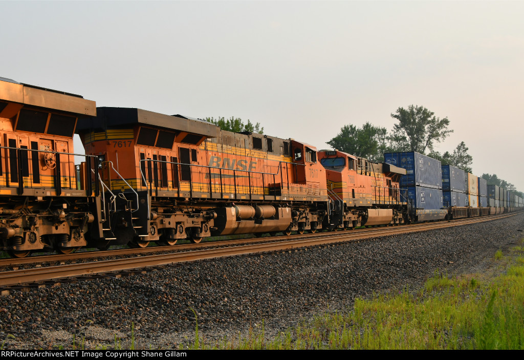 BNSF 7617 Roster shot