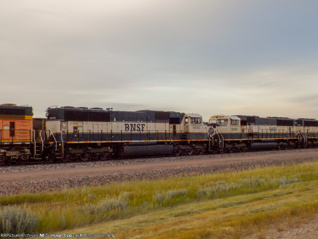 BNSF 9795 and BNSF 9401