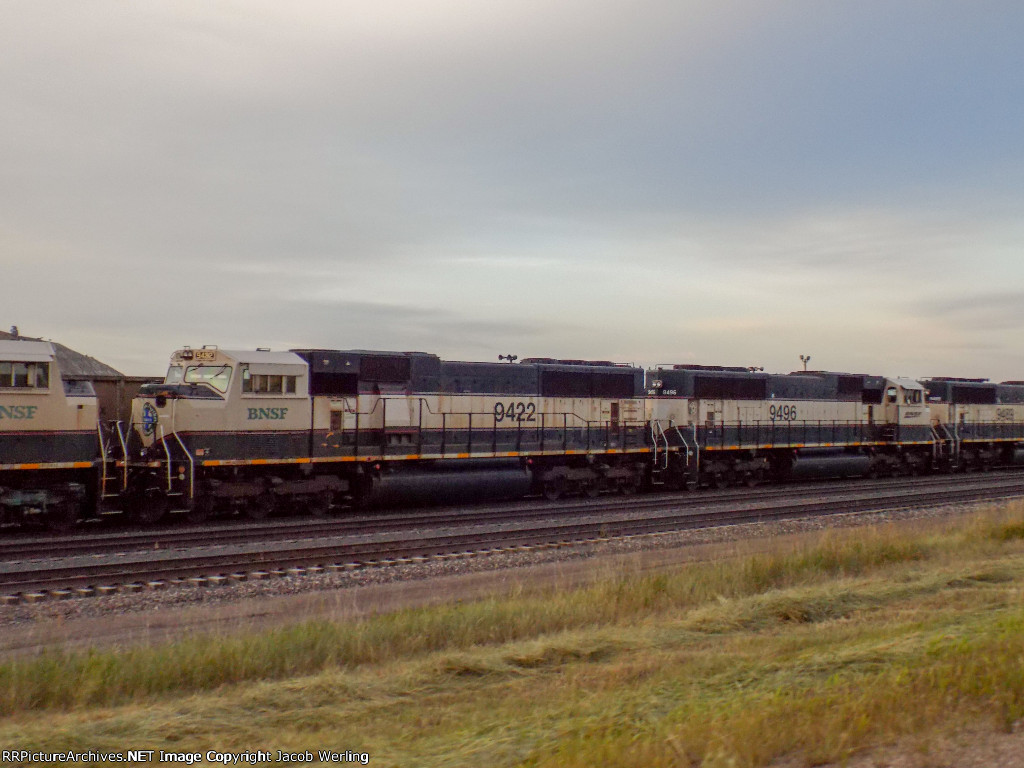BNSF 9422 and BNSF 9496
