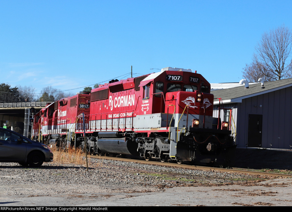RFCC 7107 leads train RF01 towards Glenwood Yard