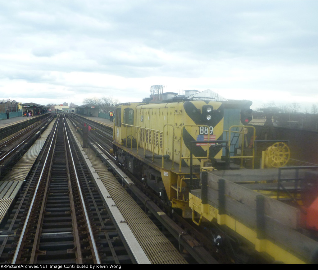 NYCT GE R77 (50 ton) switcher 889