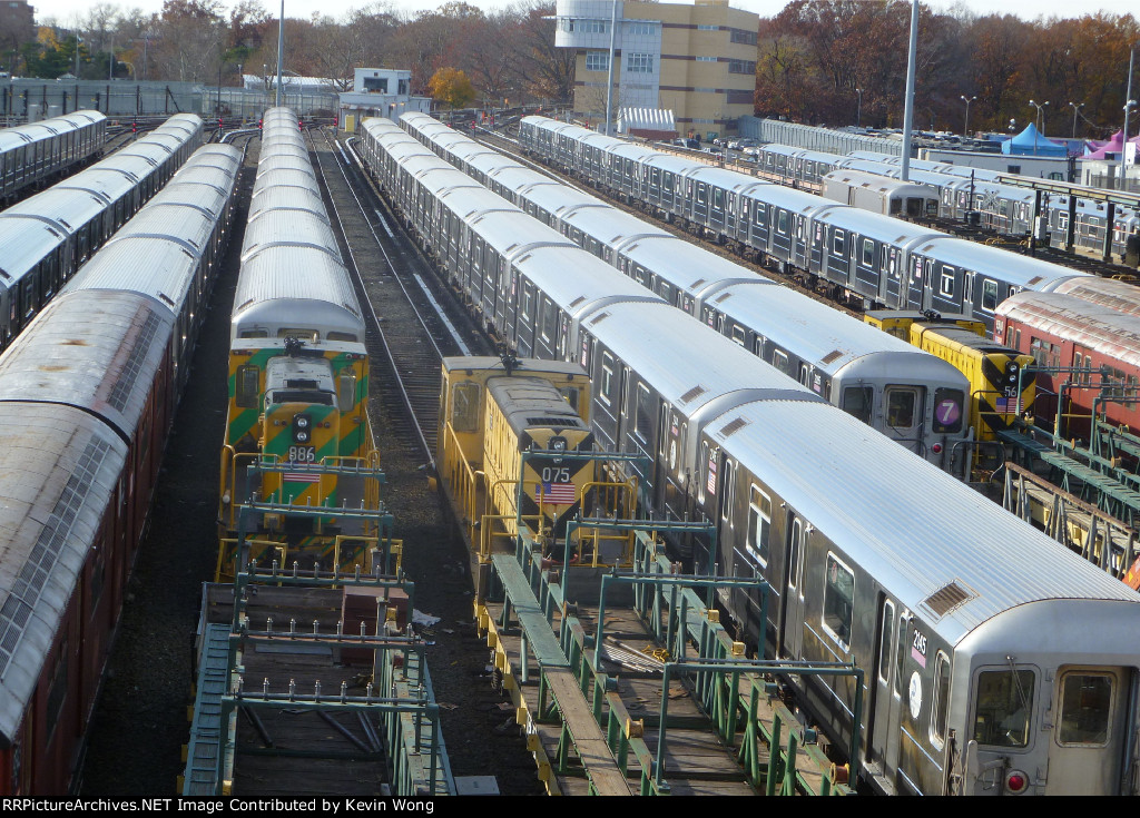 NYCT GE R77 switcher 886 & R52 switcher 75