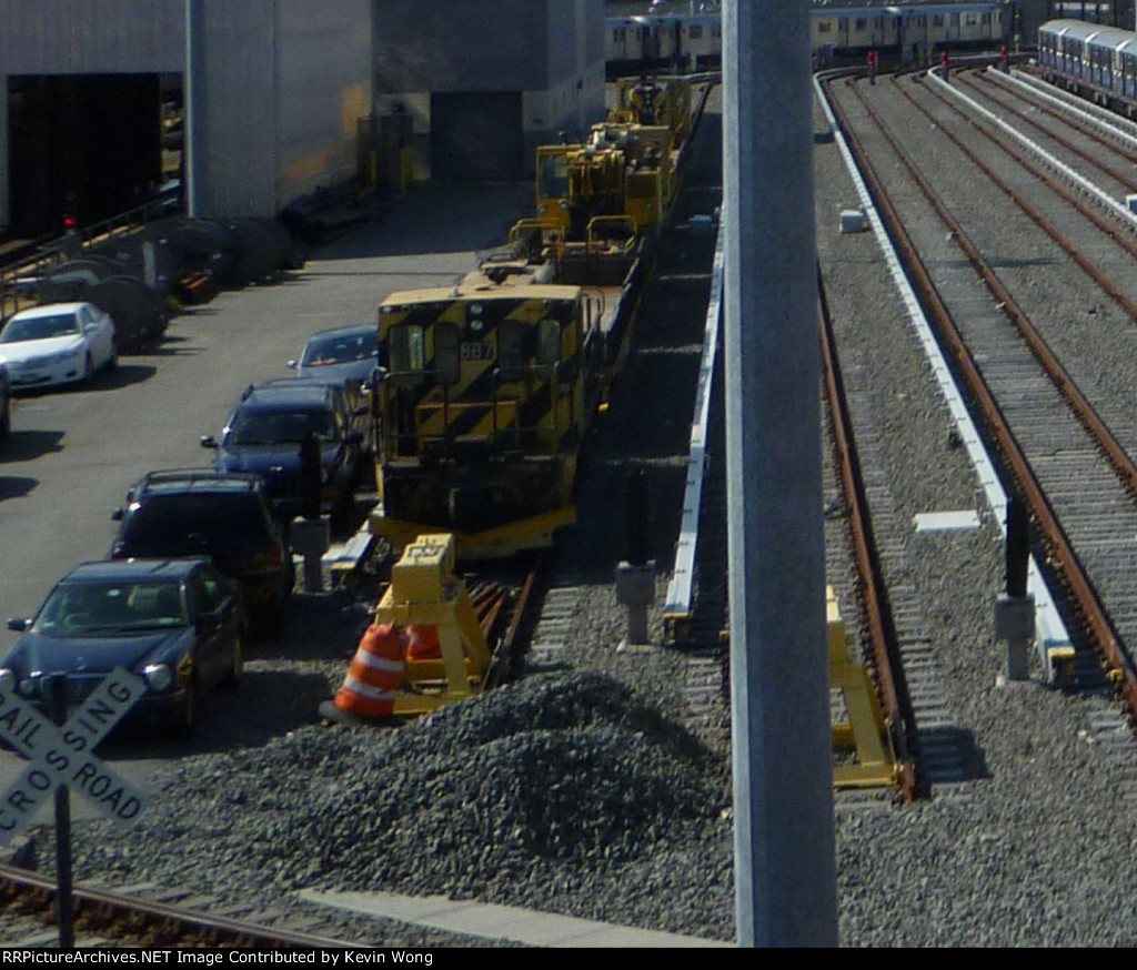 NYCT GE R77 (50 ton) switcher 887