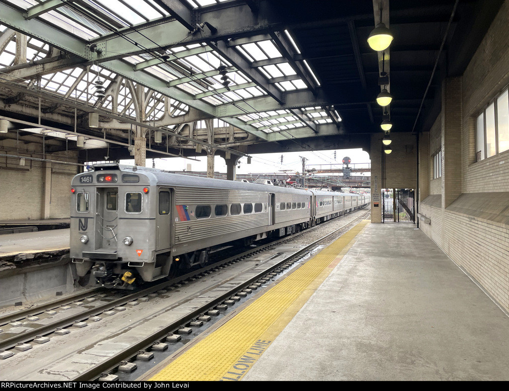 Arrow III Cab Car # 1461 trailing on the westbound NJT