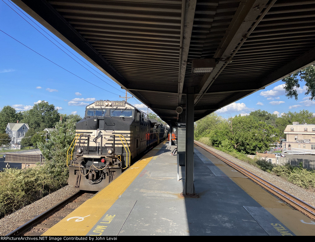 Westbound NS freight