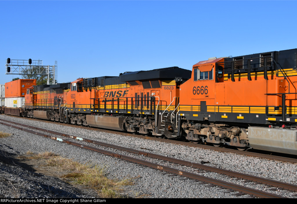 BNSF 6823 Roster shot