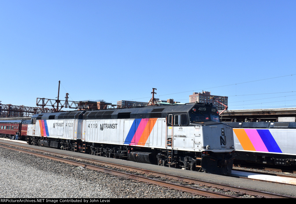 The two NJT F40PH-2CAT units next to ALP-46A # 4640 and 4636