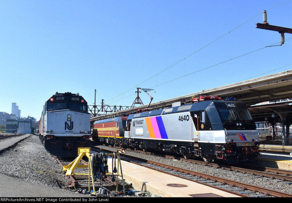 The two NJT F40PH-2CAT units next to ALP-46A # 4640 and 4636