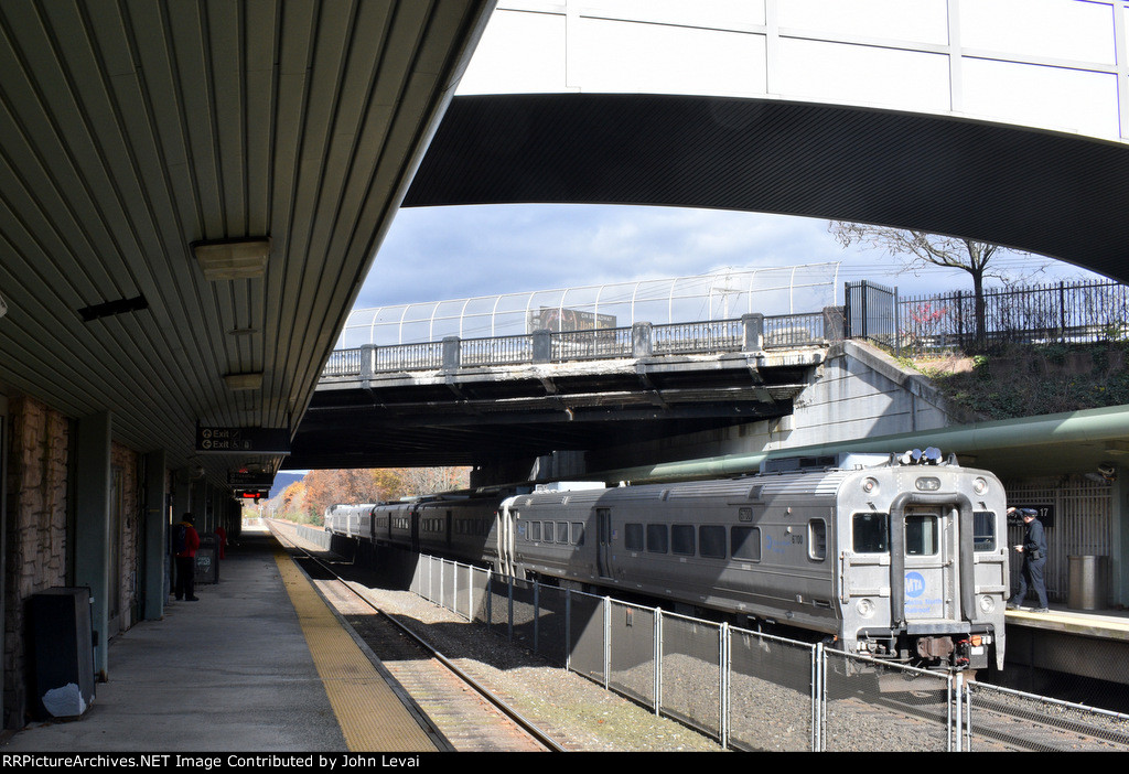 MNR Comet V Cab Car # 6700 trailing on NJT Train # 73 out of Ramsey Rt. 17 Station as it heads ...