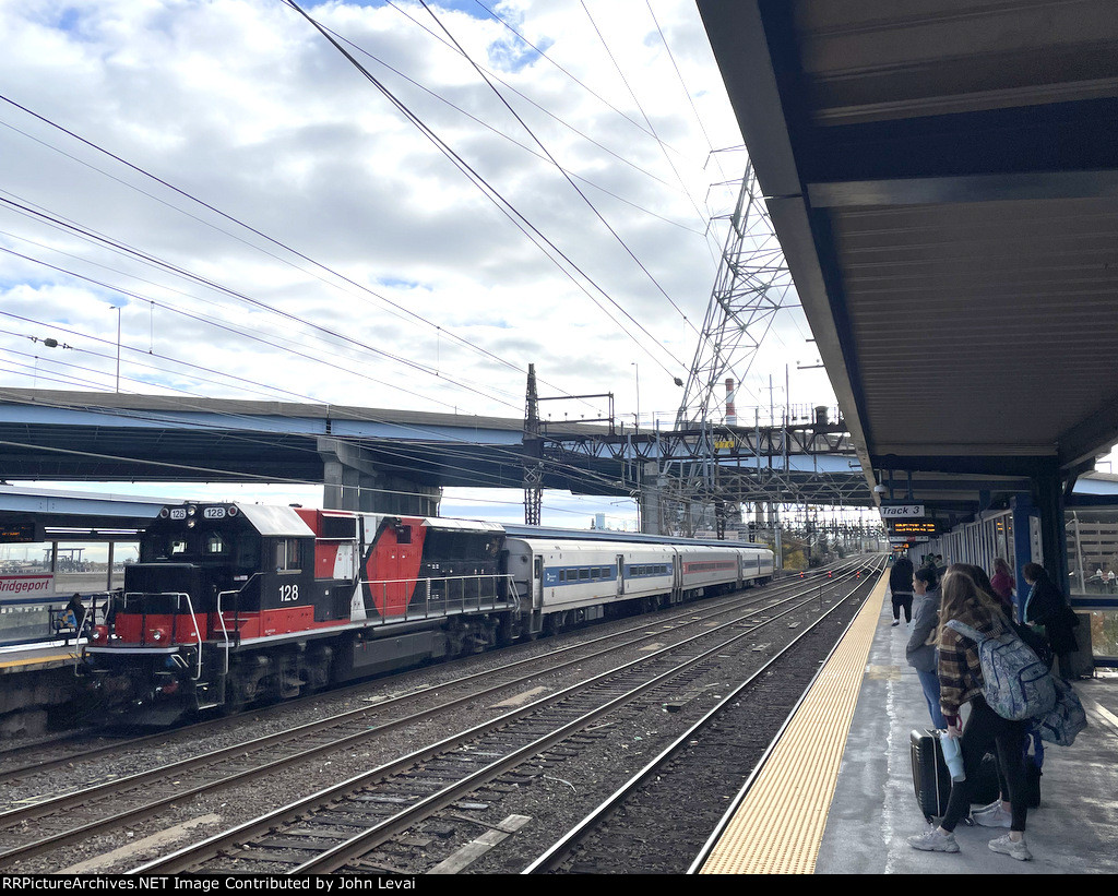 BL20GHM # 128 leading northbound MNR Waterbury Branch Train # 6918 to pick up passengers