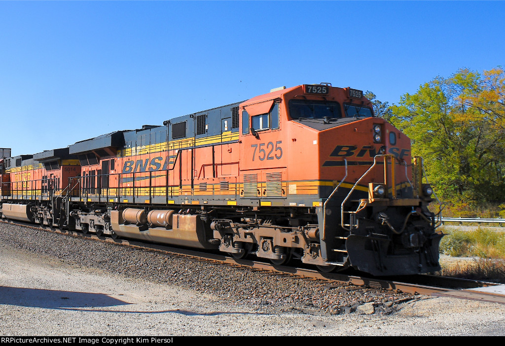 BNSF 7525 Pusher