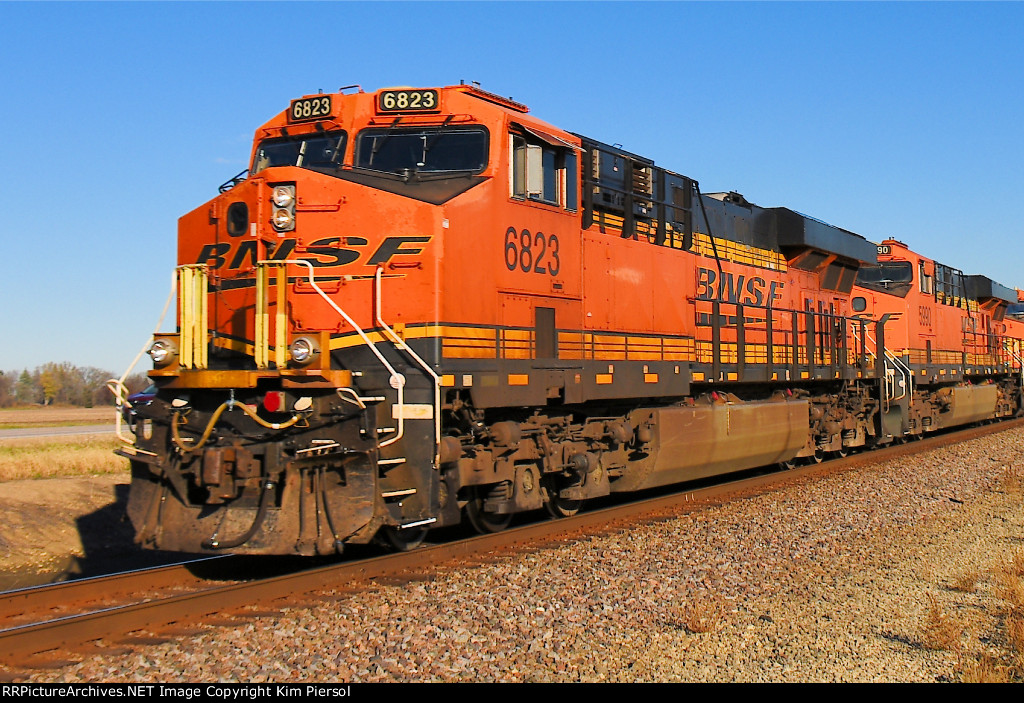 BNSF 6823