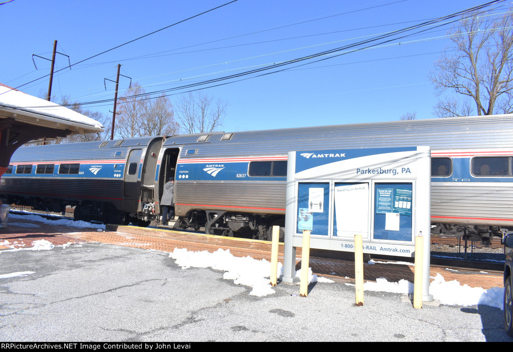 664 picking up passengers at the depot