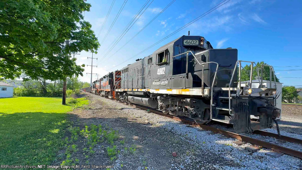WE 4602 leads the train northbound.