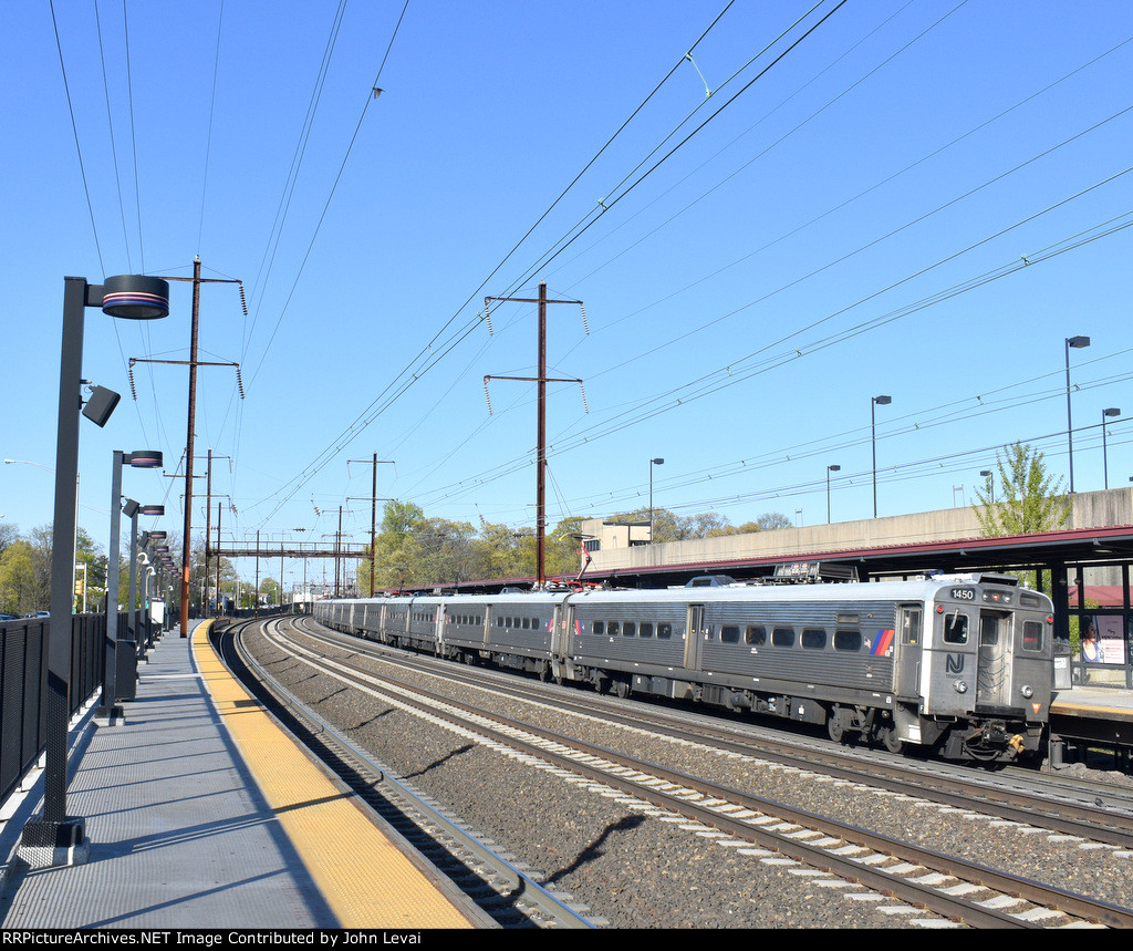 Arrow III Cab Car # 1450 trailing on Train # 3862