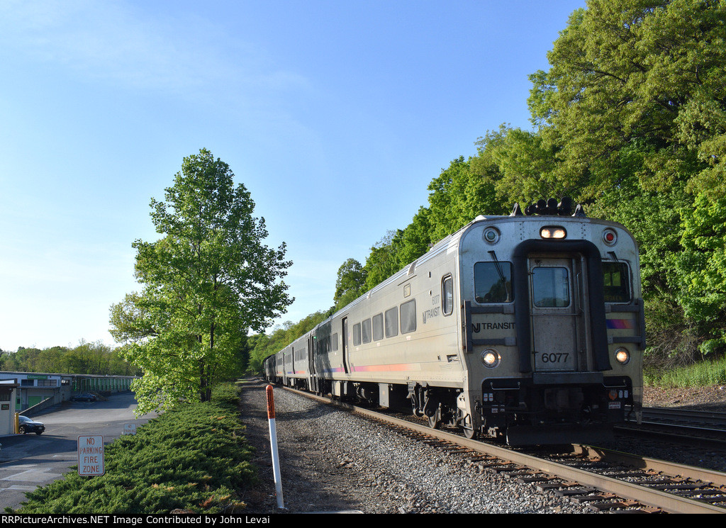 NJT Train # 1126 approaching the grade crossing