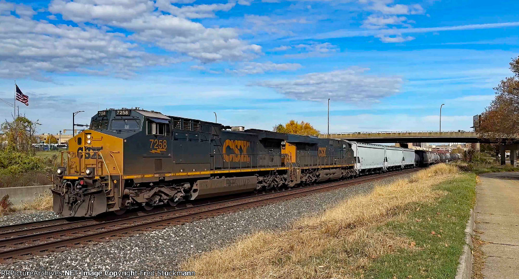 CSX 7258 leads M369.