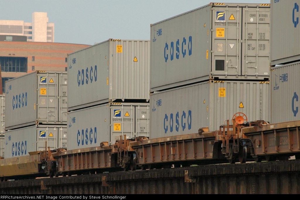 COSCO double-stacks on UP westbound